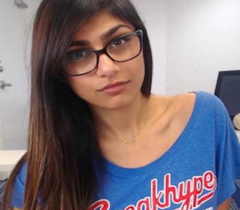 Mia Khalifa Wiki i bio: wartość netto, wiek i inne informacje | FameCop.com