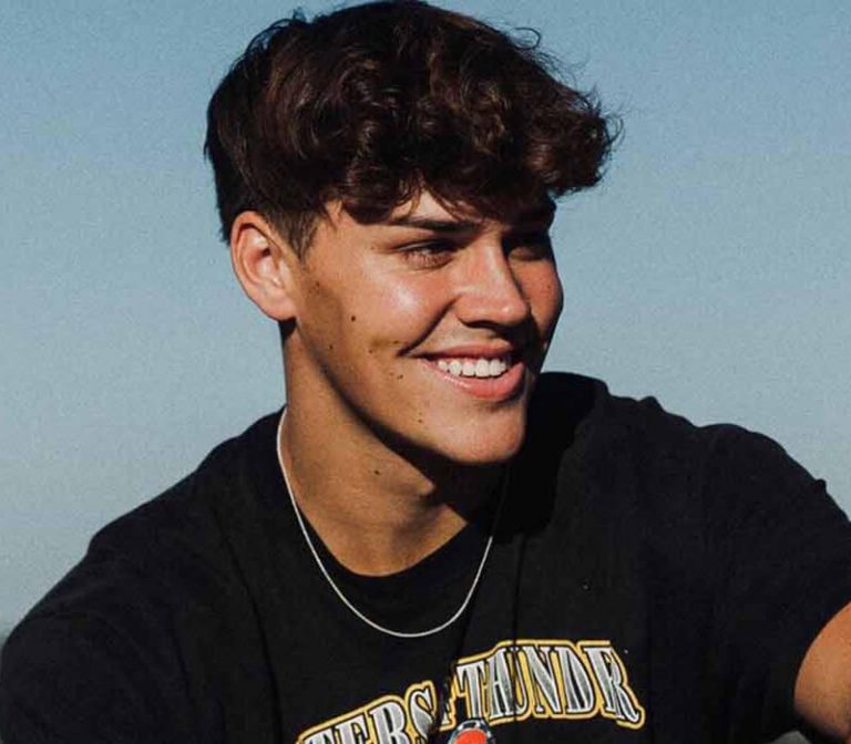 Noah Beck Wiki & Bio : valeur nette, âge et autres informations ...