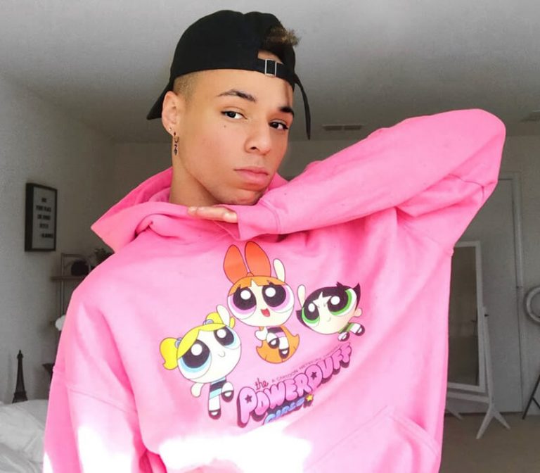 Larray Wiki & Bio: Net Worth, Age and other information | FameCop.com