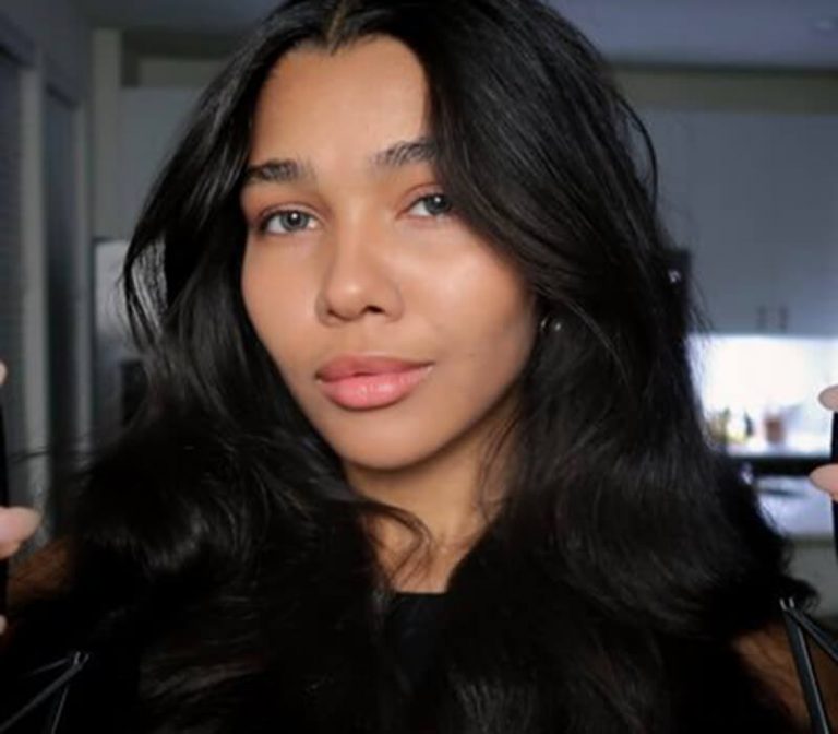 AprilBuckles Wiki & Bio: Net Worth, Age and other information | FameCop.com