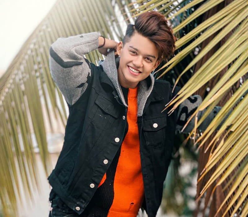 Riaz Aly Wiki & Bio: Net Worth, Age and other information | FameCop.com